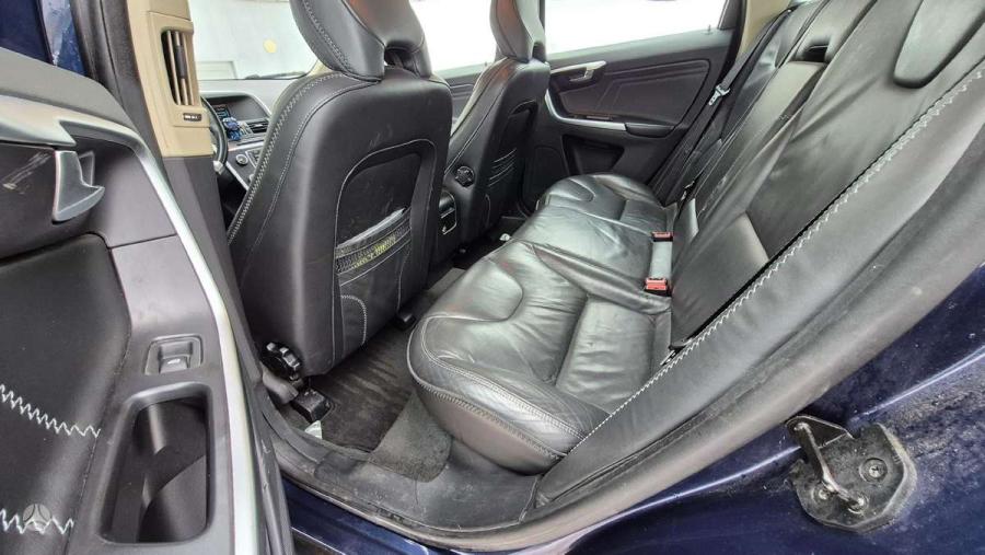 Blue Volvo XC60 2011 in Vilnius, with an engine capacity of 1.98 L and mileage of 250 thousand km for 5500 €, photo 15 on AUTOMOTO.COM.LV