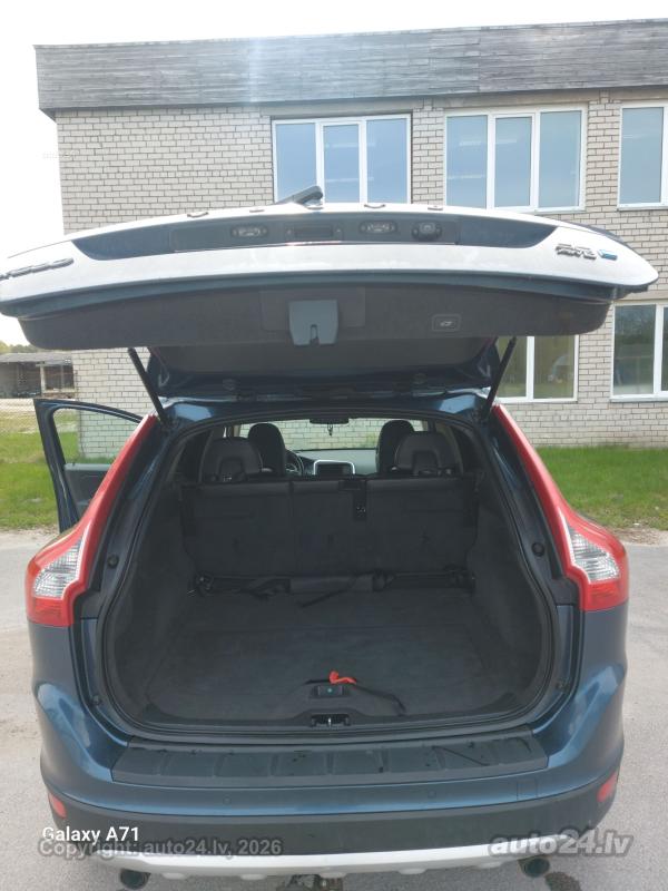 Zils Volvo XC60 2011 Tallina, ar dzinēja tilpumu 2.40 L un nobraukumu 251 tūkst. km par 10400 €, foto 4 vietnē AUTOMOTO.COM.LV