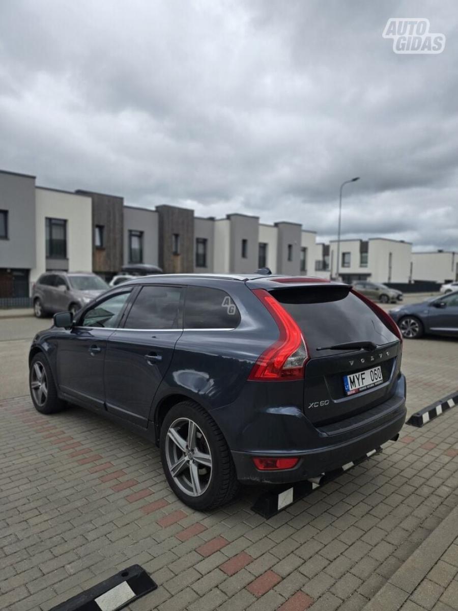 Zils Volvo XC60 2011 Viļņa, ar dzinēja tilpumu 3.20 L un nobraukumu 210 tūkst. km par 6700 €, foto 1 vietnē AUTOMOTO.COM.LV