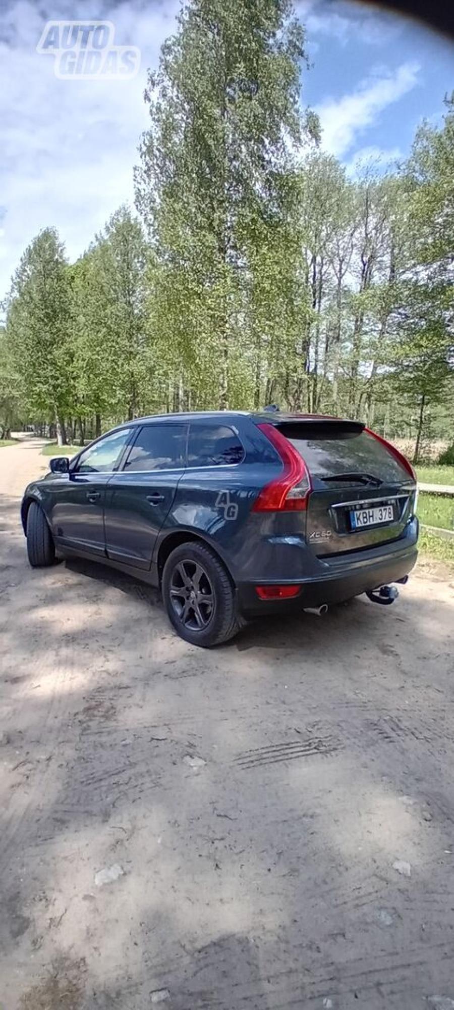 Blue Volvo XC60 2011 in Vilnius, with an engine capacity of 2.40 L and mileage of 377 thousand km for 8900 €, photo 3 on AUTOMOTO.COM.LV