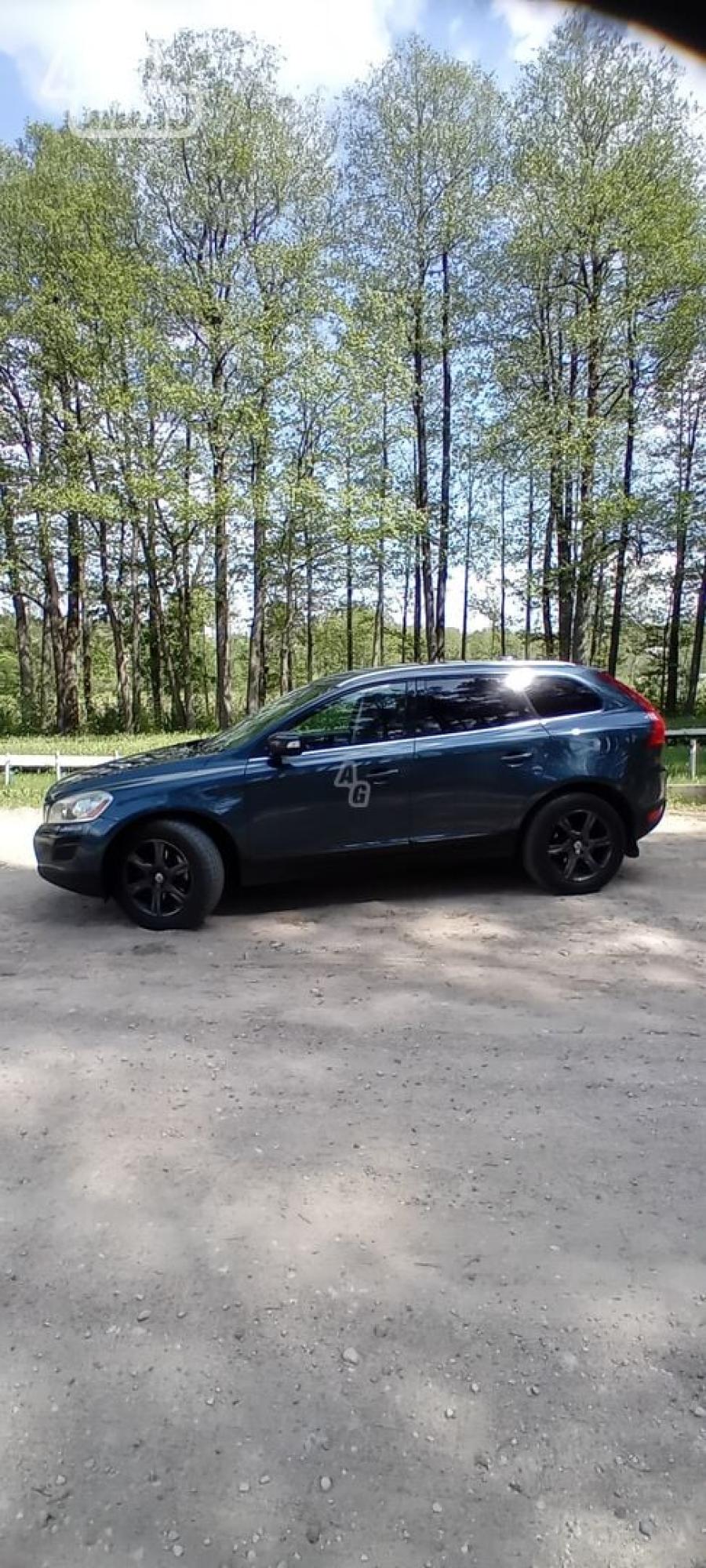 Blue Volvo XC60 2011 in Vilnius, with an engine capacity of 2.40 L and mileage of 377 thousand km for 8900 €, photo 4 on AUTOMOTO.COM.LV