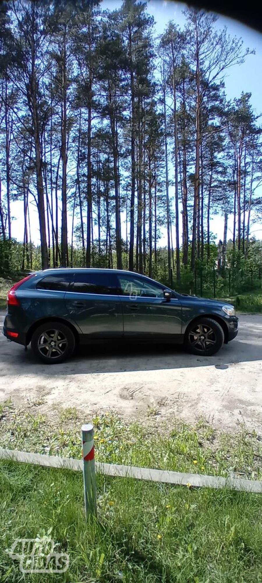 Blue Volvo XC60 2011 in Vilnius, with an engine capacity of 2.40 L and mileage of 377 thousand km for 8900 €, photo 7 on AUTOMOTO.COM.LV