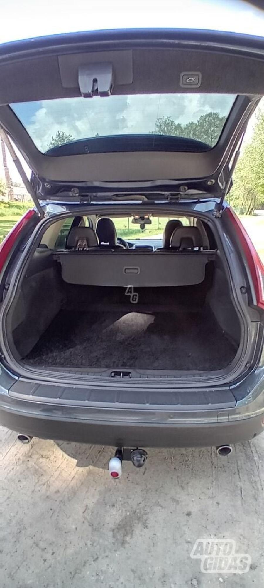 Blue Volvo XC60 2011 in Vilnius, with an engine capacity of 2.40 L and mileage of 377 thousand km for 8900 €, photo 12 on AUTOMOTO.COM.LV