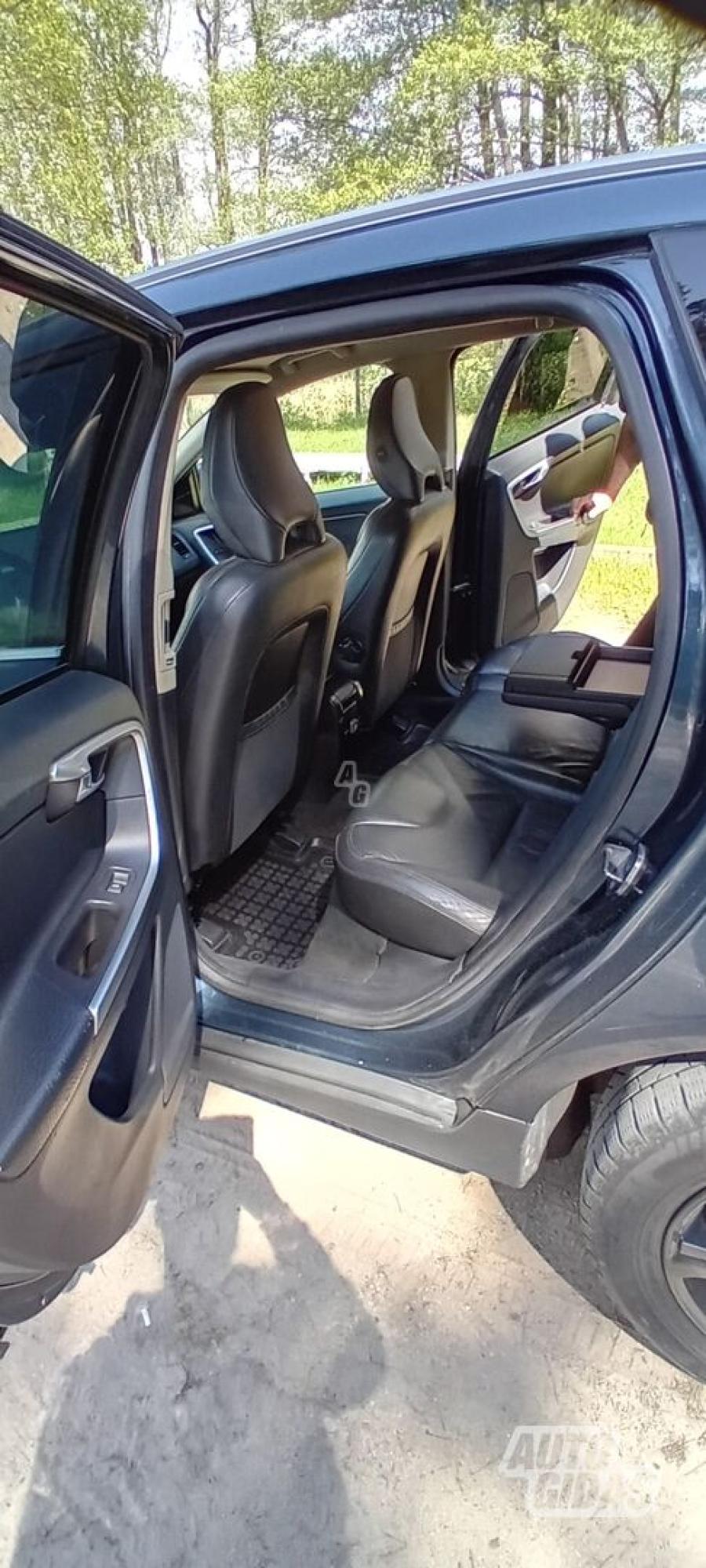 Blue Volvo XC60 2011 in Vilnius, with an engine capacity of 2.40 L and mileage of 377 thousand km for 8900 €, photo 15 on AUTOMOTO.COM.LV