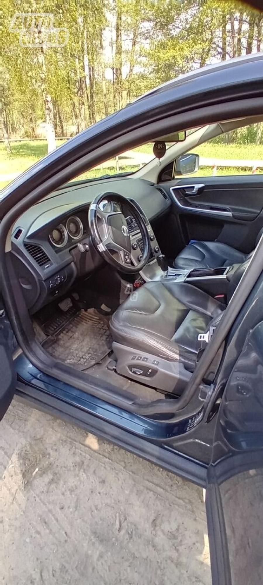 Blue Volvo XC60 2011 in Vilnius, with an engine capacity of 2.40 L and mileage of 377 thousand km for 8900 €, photo 16 on AUTOMOTO.COM.LV