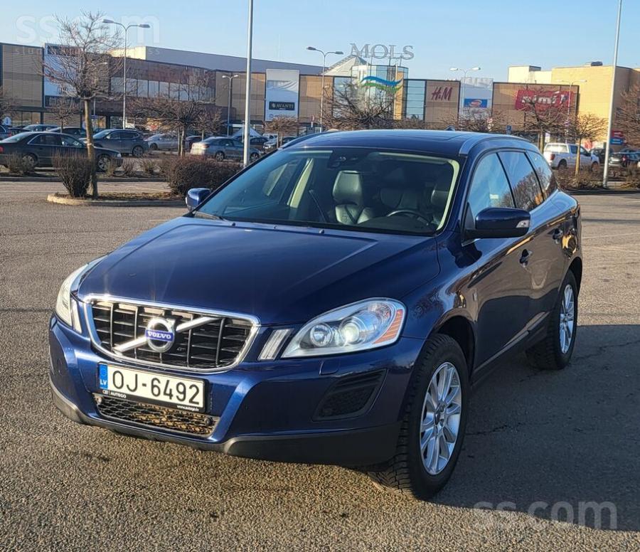 Blue Volvo XC60 2011 in Riga, with an engine capacity of 2.40 L and mileage of 286 thousand km for 8990 €, photo 1 on AUTOMOTO.COM.LV