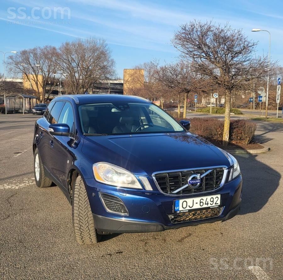 Blue Volvo XC60 2011 in Riga, with an engine capacity of 2.40 L and mileage of 286 thousand km for 8990 €, photo 3 on AUTOMOTO.COM.LV