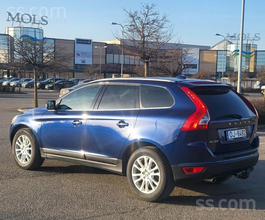 Blue Volvo XC60 2011 in Riga, with an engine capacity of 2.40 L and mileage of 286 thousand km for 8990 €, photo 4 on AUTOMOTO.COM.LV