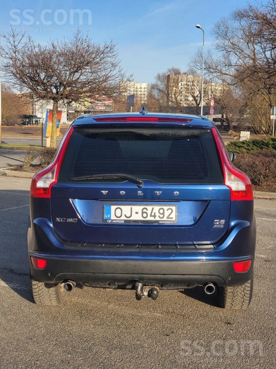 Blue Volvo XC60 2011 in Riga, with an engine capacity of 2.40 L and mileage of 286 thousand km for 8990 €, photo 8 on AUTOMOTO.COM.LV