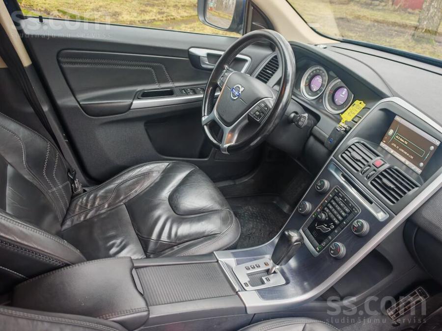 Blue Volvo XC60 2011 in Riga, with an engine capacity of 2.40 L and mileage of 286 thousand km for 8990 €, photo 10 on AUTOMOTO.COM.LV