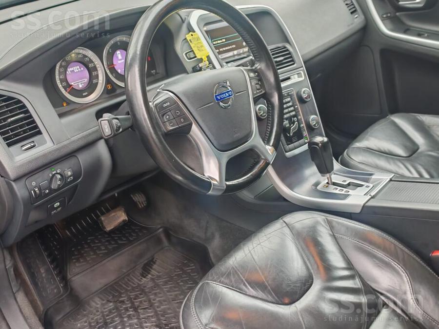 Blue Volvo XC60 2011 in Riga, with an engine capacity of 2.40 L and mileage of 286 thousand km for 8990 €, photo 13 on AUTOMOTO.COM.LV