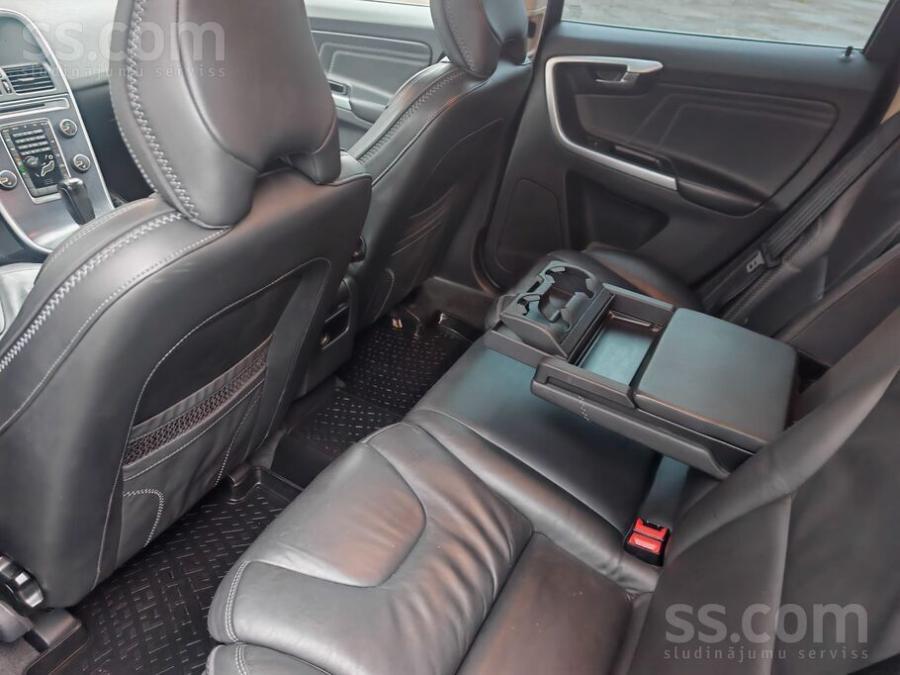 Blue Volvo XC60 2011 in Riga, with an engine capacity of 2.40 L and mileage of 286 thousand km for 8990 €, photo 16 on AUTOMOTO.COM.LV