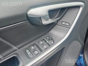 Blue Volvo XC60 2011 in Riga, with an engine capacity of 2.40 L and mileage of 286 thousand km for 8990 €, photo 18 on AUTOMOTO.COM.LV