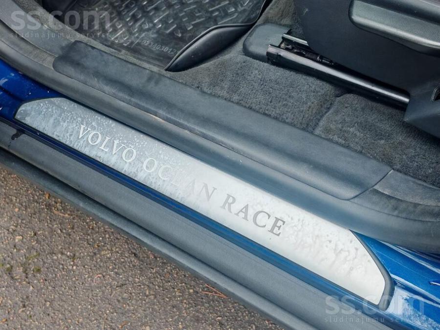 Blue Volvo XC60 2011 in Riga, with an engine capacity of 2.40 L and mileage of 286 thousand km for 8990 €, photo 20 on AUTOMOTO.COM.LV