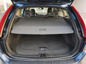 Blue Volvo XC60 2011 in Vilnius, with an engine capacity of 2.40 L and mileage of 194 thousand km for 10650 €, photo 5 on AUTOMOTO.COM.LV