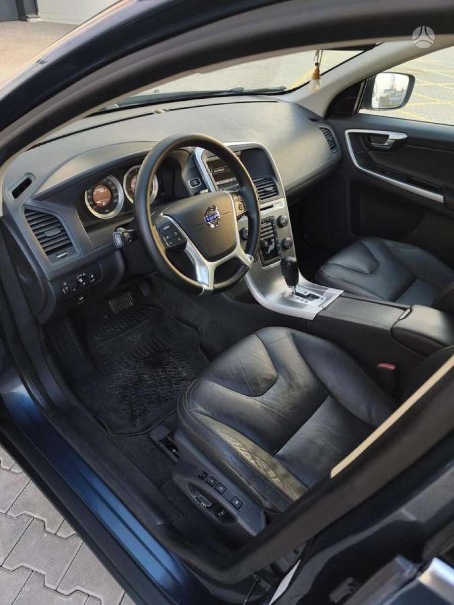 Blue Volvo XC60 2011 in Vilnius, with an engine capacity of 2.40 L and mileage of 194 thousand km for 10650 €, photo 8 on AUTOMOTO.COM.LV