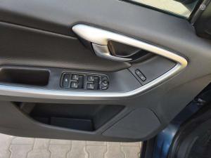 Blue Volvo XC60 2011 in Vilnius, with an engine capacity of 2.40 L and mileage of 194 thousand km for 10650 €, photo 9 on AUTOMOTO.COM.LV