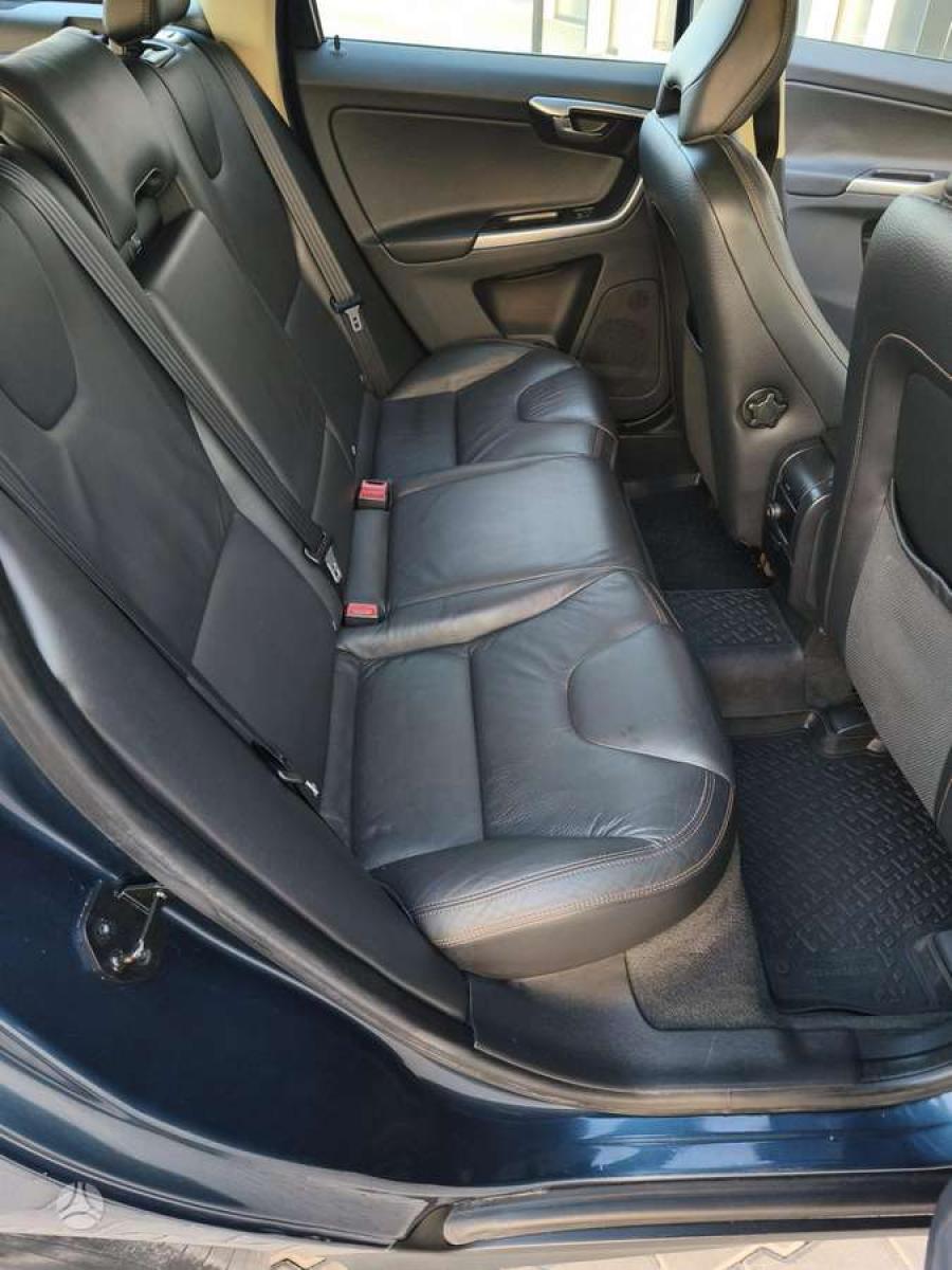 Blue Volvo XC60 2011 in Vilnius, with an engine capacity of 2.40 L and mileage of 194 thousand km for 10650 €, photo 10 on AUTOMOTO.COM.LV
