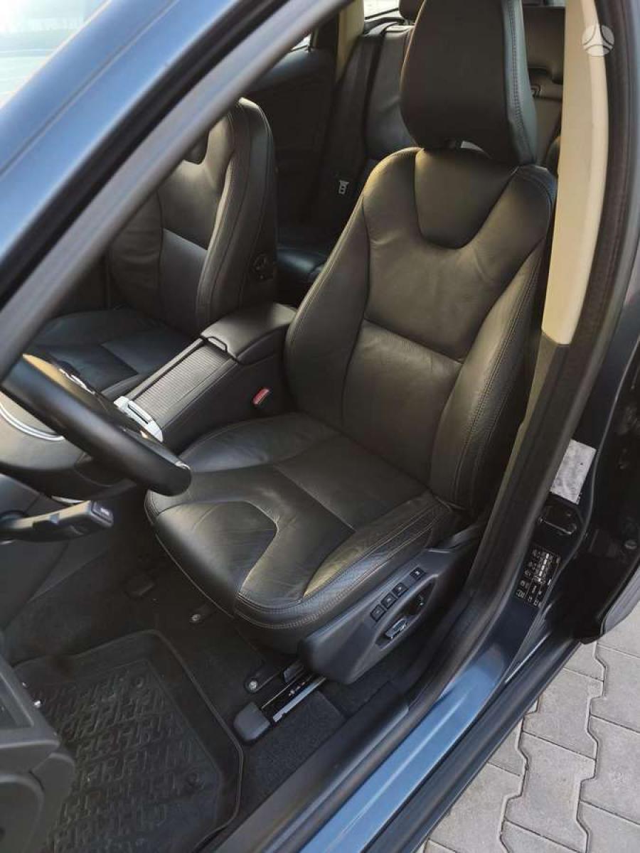 Blue Volvo XC60 2011 in Vilnius, with an engine capacity of 2.40 L and mileage of 194 thousand km for 10650 €, photo 15 on AUTOMOTO.COM.LV