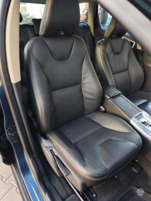 Blue Volvo XC60 2011 in Vilnius, with an engine capacity of 2.40 L and mileage of 194 thousand km for 10650 €, photo 16 on AUTOMOTO.COM.LV