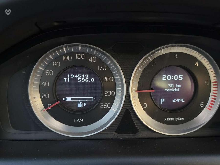 Blue Volvo XC60 2011 in Vilnius, with an engine capacity of 2.40 L and mileage of 194 thousand km for 10650 €, photo 21 on AUTOMOTO.COM.LV