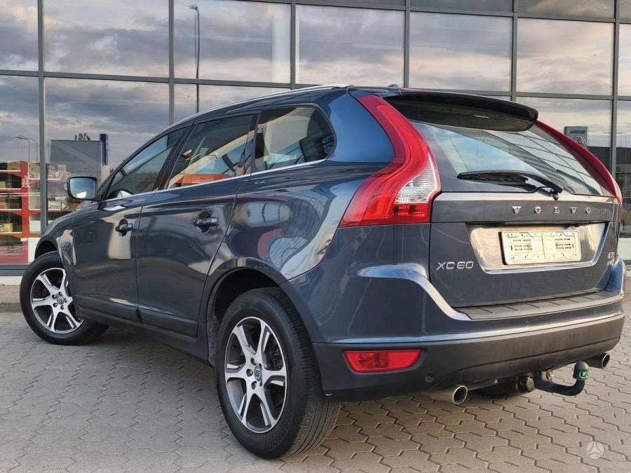Blue Volvo XC60 2011 in Vilnius, with an engine capacity of 2.40 L and mileage of 194 thousand km for 10650 €, photo 24 on AUTOMOTO.COM.LV