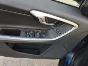 Zils Volvo XC60 2011 Viļņa, ar dzinēja tilpumu 2.40 L un nobraukumu 194 tūkst. km par 10650 €, foto 9 vietnē AUTOMOTO.COM.LV