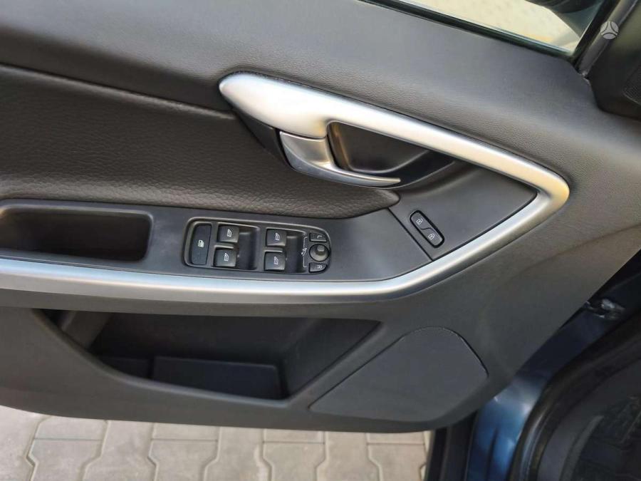 Zils Volvo XC60 2011 Viļņa, ar dzinēja tilpumu 2.40 L un nobraukumu 194 tūkst. km par 10650 €, foto 9 vietnē AUTOMOTO.COM.LV