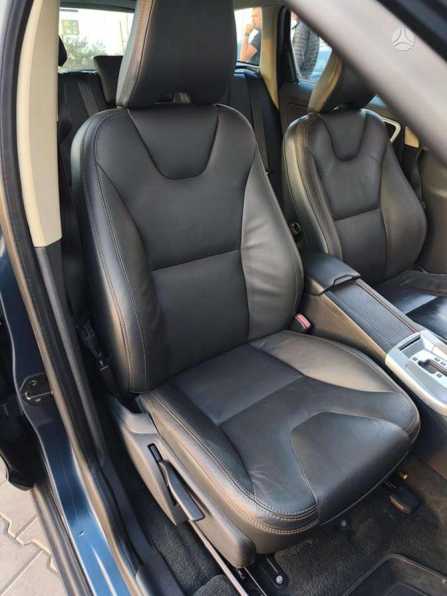 Zils Volvo XC60 2011 Viļņa, ar dzinēja tilpumu 2.40 L un nobraukumu 194 tūkst. km par 10650 €, foto 16 vietnē AUTOMOTO.COM.LV