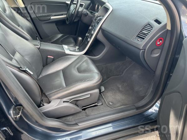 Blue Volvo XC60 2011 in Rezekne, with an engine capacity of 2.00 L and mileage of 300 thousand km for 7950 €, photo 9 on AUTOMOTO.COM.LV