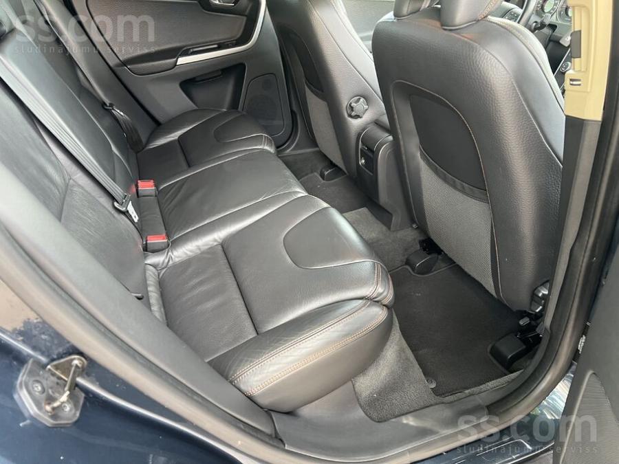 Zils Volvo XC60 2011 Rēzekne, ar dzinēja tilpumu 2.00 L un nobraukumu 300 tūkst. km par 7950 €, foto 11 vietnē AUTOMOTO.COM.LV
