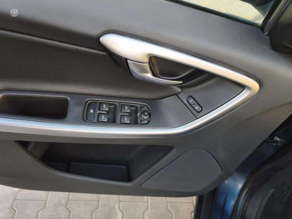 Zils Volvo XC60 2011 Viļņa, ar dzinēja tilpumu 2.40 L un nobraukumu 194 tūkst. km par 9600 €, foto 9 vietnē AUTOMOTO.COM.LV