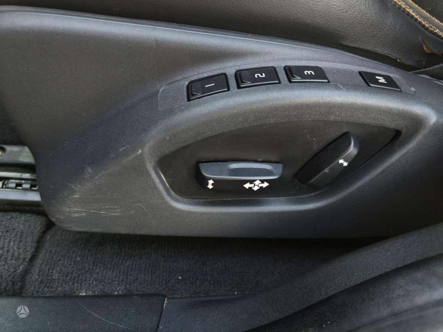 Blue Volvo XC60 2011 in Vilnius, with an engine capacity of 2.40 L and mileage of 194 thousand km for 9600 €, photo 4 on AUTOMOTO.COM.LV