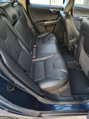Blue Volvo XC60 2011 in Vilnius, with an engine capacity of 2.40 L and mileage of 194 thousand km for 9600 €, photo 11 on AUTOMOTO.COM.LV