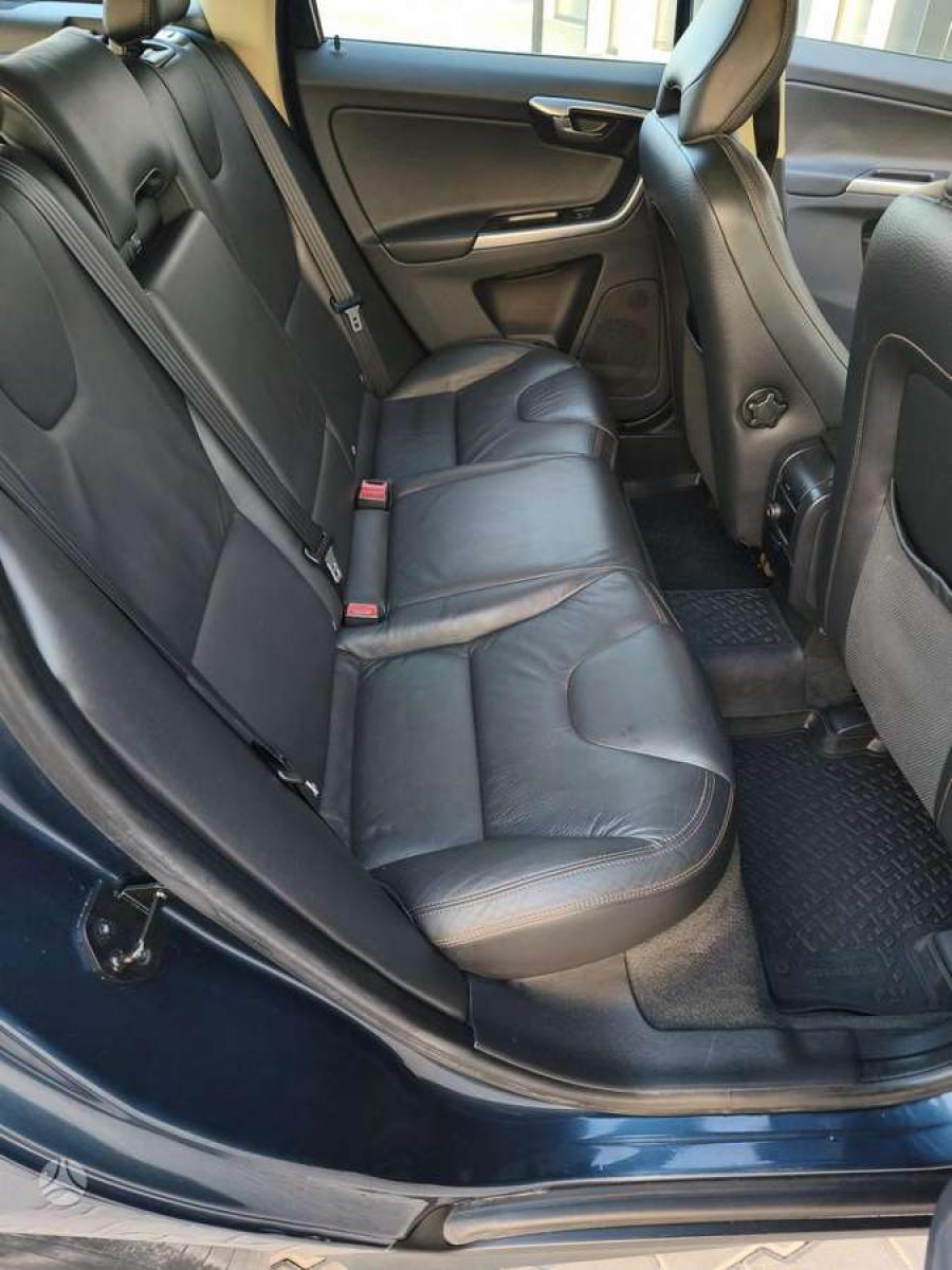 Blue Volvo XC60 2011 in Vilnius, with an engine capacity of 2.40 L and mileage of 194 thousand km for 9600 €, photo 11 on AUTOMOTO.COM.LV