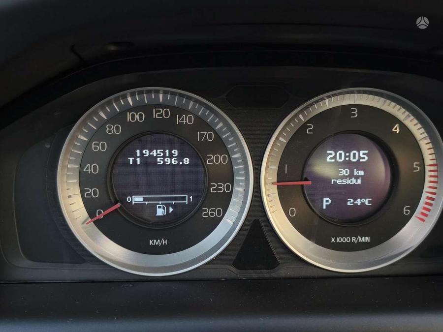Blue Volvo XC60 2011 in Vilnius, with an engine capacity of 2.40 L and mileage of 194 thousand km for 9600 €, photo 21 on AUTOMOTO.COM.LV
