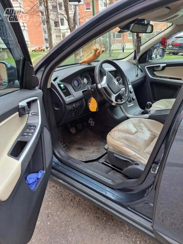 Blue Volvo XC60 2011 in Klaipeda, with an engine capacity of 2.00 L and mileage of 382 thousand km for 5300 €, photo 5 on AUTOMOTO.COM.LV