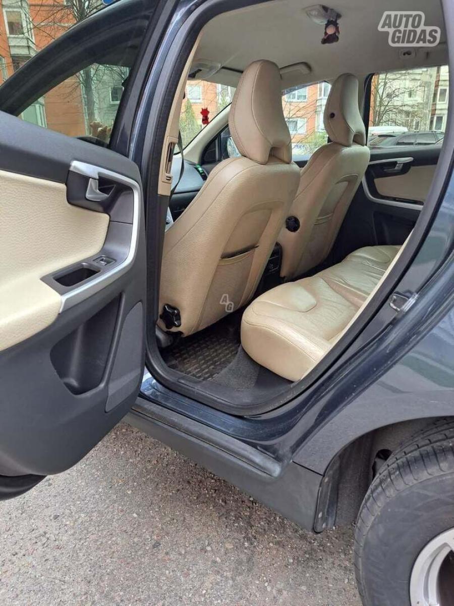 Zils Volvo XC60 2011 Klaipėda, ar dzinēja tilpumu 2.00 L un nobraukumu 382 tūkst. km par 5300 €, foto 9 vietnē AUTOMOTO.COM.LV