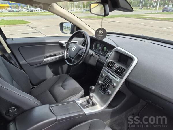 Zils Volvo XC60 2011 Rīga, ar dzinēja tilpumu 2.00 L un nobraukumu 212 tūkst. km par 7500 €, foto 2 vietnē AUTOMOTO.COM.LV