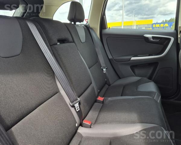 Zils Volvo XC60 2011 Rīga, ar dzinēja tilpumu 2.00 L un nobraukumu 212 tūkst. km par 7500 €, foto 3 vietnē AUTOMOTO.COM.LV