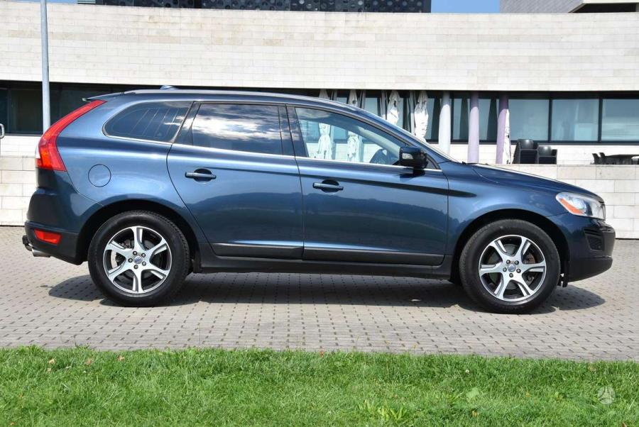 Blue Volvo XC60 2011 in Vilnius, with an engine capacity of 2.40 L and mileage of 282 thousand km for 8950 €, photo 7 on AUTOMOTO.COM.LV