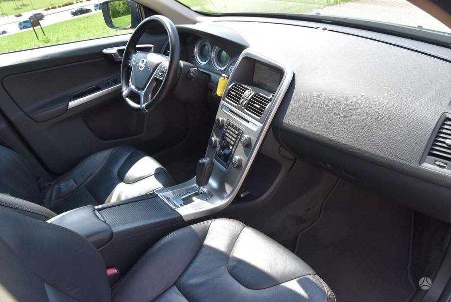 Blue Volvo XC60 2011 in Vilnius, with an engine capacity of 2.40 L and mileage of 282 thousand km for 8950 €, photo 11 on AUTOMOTO.COM.LV
