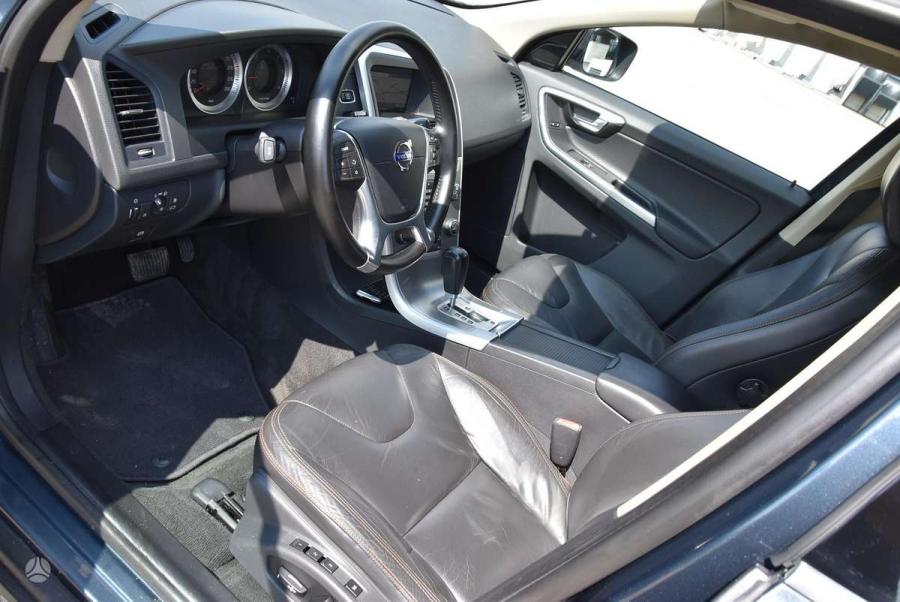 Blue Volvo XC60 2011 in Vilnius, with an engine capacity of 2.40 L and mileage of 282 thousand km for 8950 €, photo 14 on AUTOMOTO.COM.LV