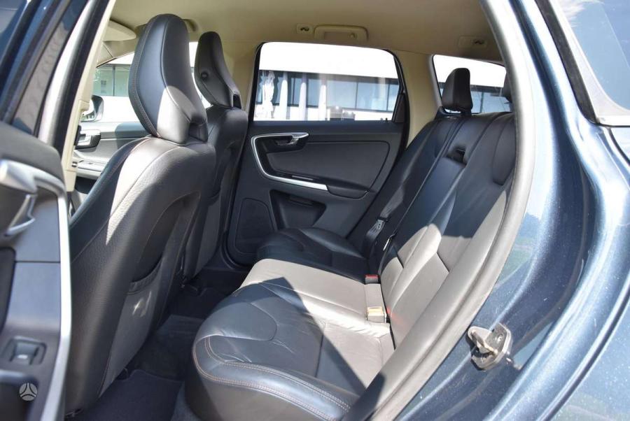 Blue Volvo XC60 2011 in Vilnius, with an engine capacity of 2.40 L and mileage of 282 thousand km for 8950 €, photo 16 on AUTOMOTO.COM.LV