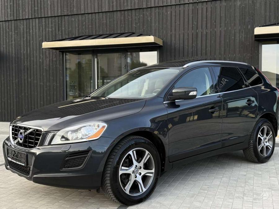 Blue Volvo XC60 2011 in Siauliai, with an engine capacity of 2.40 L and mileage of 285 thousand km for 11950 €, photo 5 on AUTOMOTO.COM.LV