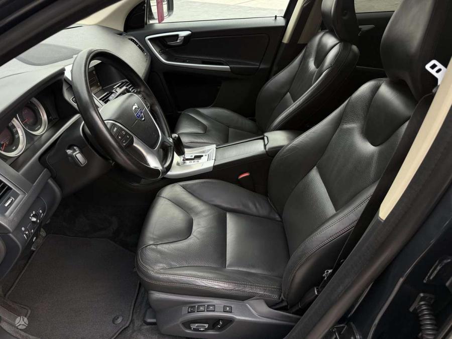 Blue Volvo XC60 2011 in Siauliai, with an engine capacity of 2.40 L and mileage of 285 thousand km for 11950 €, photo 18 on AUTOMOTO.COM.LV