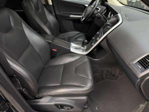 Blue Volvo XC60 2011 in Siauliai, with an engine capacity of 2.40 L and mileage of 285 thousand km for 11950 €, photo 23 on AUTOMOTO.COM.LV