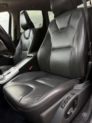 Blue Volvo XC60 2011 in Siauliai, with an engine capacity of 2.40 L and mileage of 285 thousand km for 11950 €, photo 24 on AUTOMOTO.COM.LV