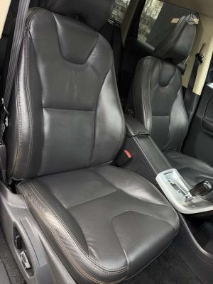 Blue Volvo XC60 2011 in Siauliai, with an engine capacity of 2.40 L and mileage of 285 thousand km for 11950 €, photo 25 on AUTOMOTO.COM.LV