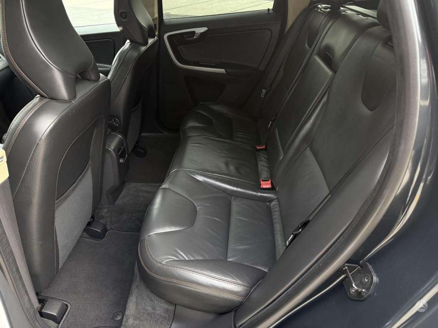 Blue Volvo XC60 2011 in Siauliai, with an engine capacity of 2.40 L and mileage of 285 thousand km for 11950 €, photo 26 on AUTOMOTO.COM.LV